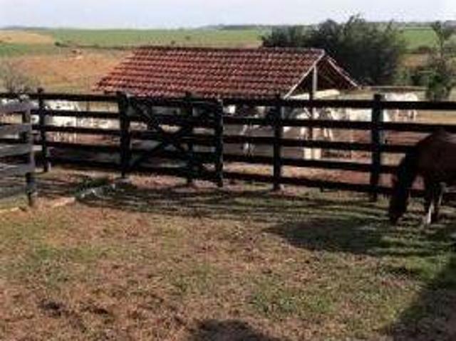 SÍTIO EM ITAPETININGA NA BEIRA DA RODOVIA 39 a