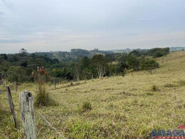 Sitio em Jacareí, no bairro Paratei De Baixo, à venda