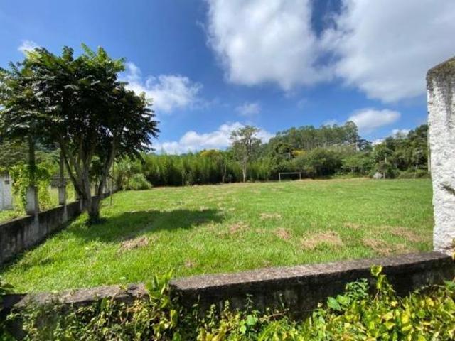 Sítio em Juquitiba com área de 2 alqueires com ótima localização