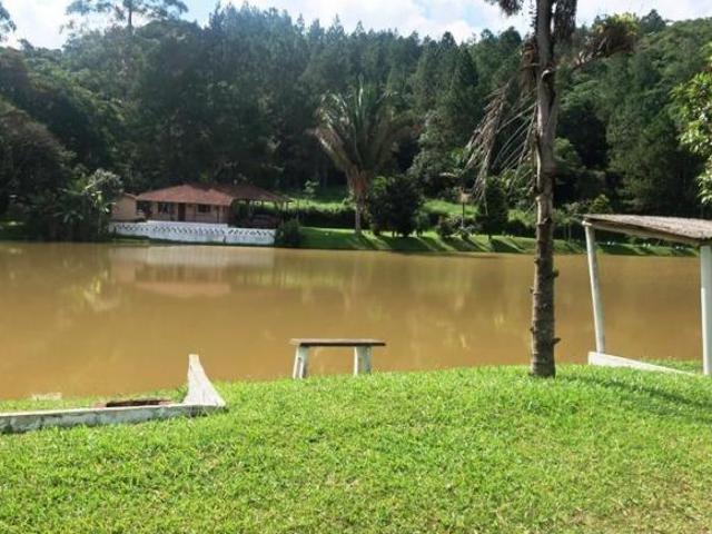 Sítio em Juquitiba com lago