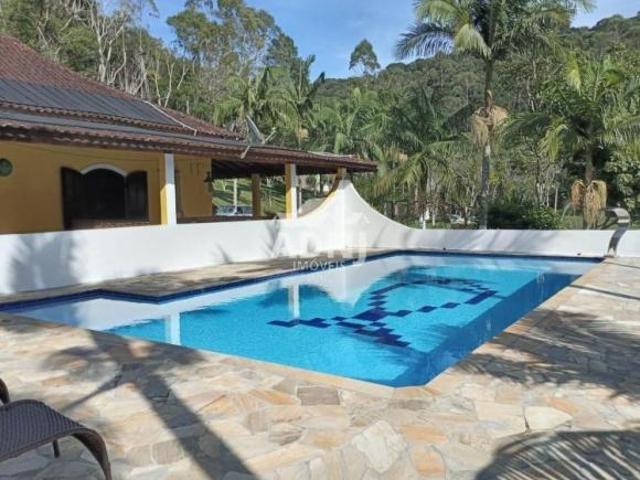Sítio em Juquitiba com 6 lagos, piscina e campo de futebol
