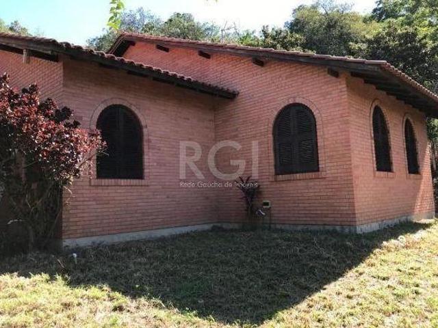 Sítio em Porto Alegre, no bairro Vila Nova, com 3 dormitório s, à venda