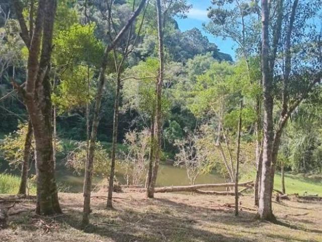 Sítio em São Lourenço da Serra, com lago e piscina 41.000,00 m² de área