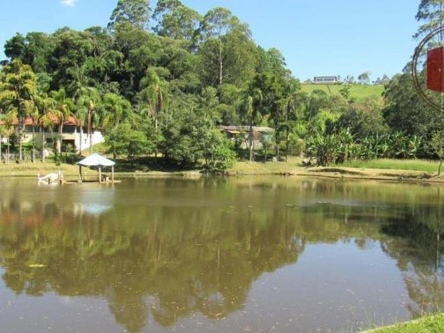 Sítio em São Roque com Lago
