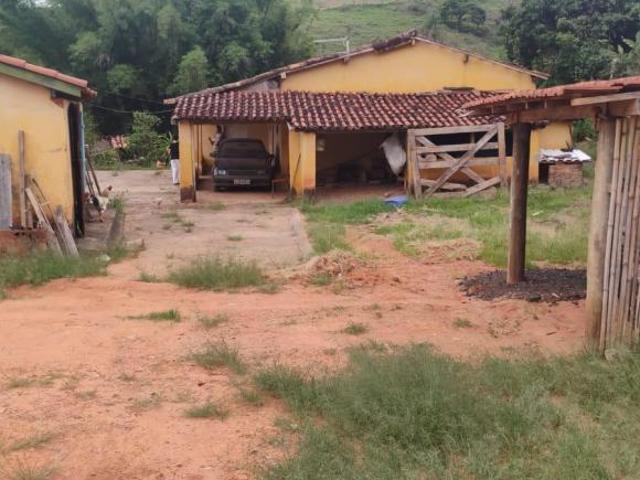 Sítio entre Itapira e Lindóia 25 alqueires 11 mina dagua pra gado 3 km do asfalto rodeado de chácara