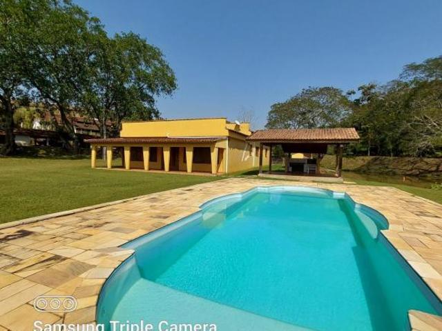 Sítio Estilo Hollywood, 302.000 m² casa 300m²,4 casas de caseiro, acesso fácil, cercado, 3 galpões