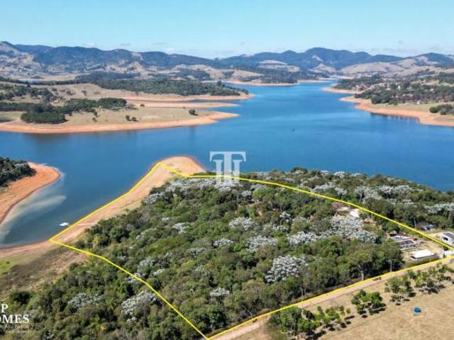 Sítio Exclusivo com Acesso Privativo à Represa – 45.000 m² de Lazer e Conforto