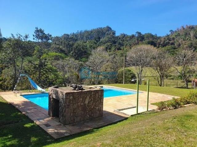 Sítio formado com lago, nascente, casa sede e hóspede, cidade de Jarinu