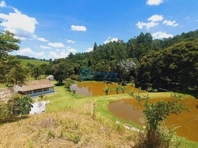 Sítio formado com lago, 30.000 metros de terreno com ótima topografia