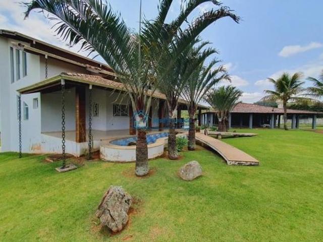 Sítio formado região de Atibaia com lago e casa alto padrão