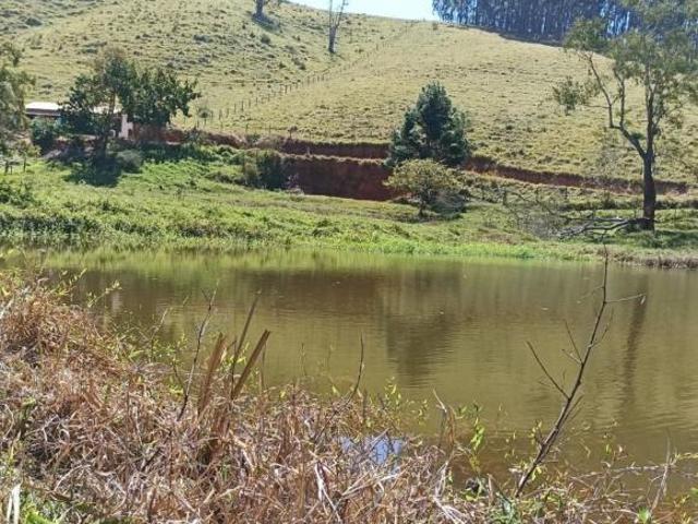 Sitio lindo em paraibuna com lagos uma vista maravilhosa