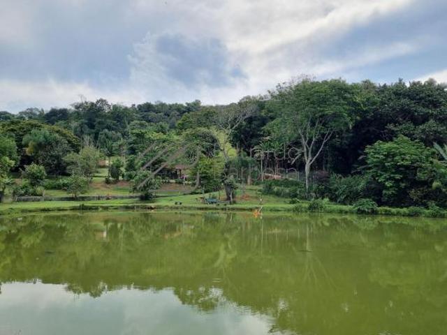 SITIO NA REGIÃO DE ATIBAIA | COM LAGO | MOBILIADO