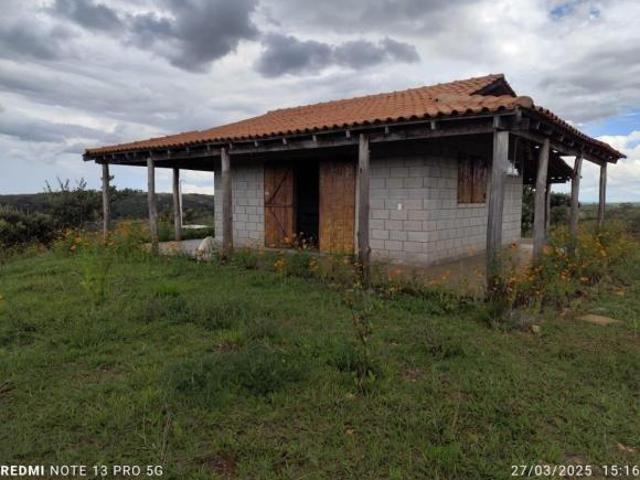 SÍTIO NA REGIÃO DE SANTO ANTÔNIO DO DESCOBERTO