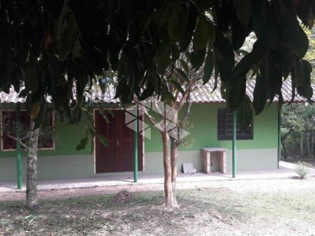 Sítio no Parque Florestal de Itapuã com 2 dormitórios