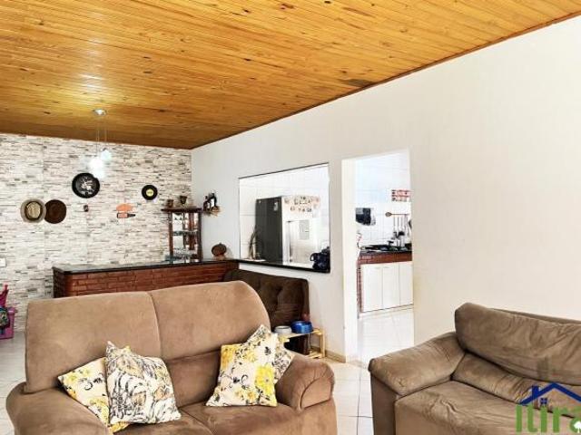 Sitio para comprar com piscina, 5 quartos, 1 suíte