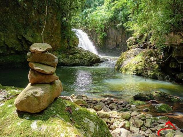SITIO PARA LAZER E TURISMO. COM TODAS AS LICENÇAS, URBANIZADO PRONTO PARA INVES