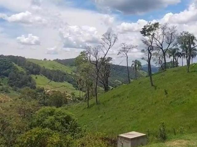 Sítio para Venda em Amparo, 02 km do asfalto, 3 dormitórios, 1 suíte, 4 banheiros