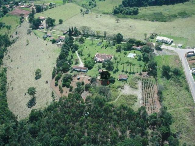 Sítio para venda em Piracaia