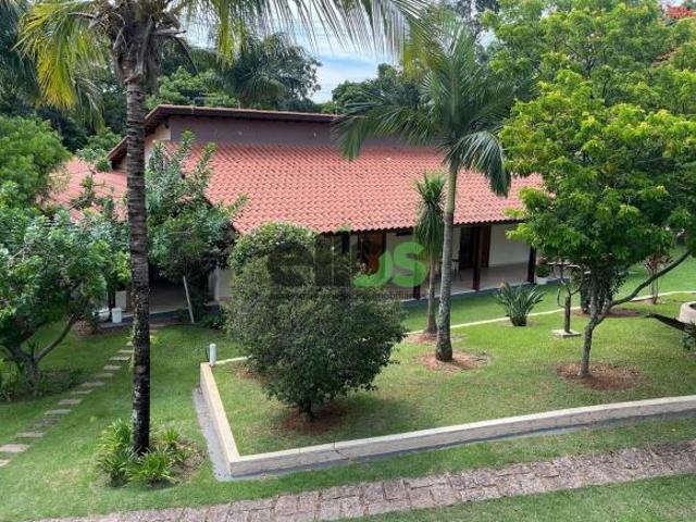 Sítio PARADISÍACO no asfalto, c/ lago, 03 casas, 09 dormitórios, piscina, churrasqueira, pasto, 48.0