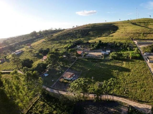 Sítio porteira fechada de 5,2 hectares em Cristiano Otoni