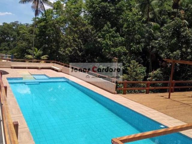 Sítio próximo a cidade com 40 mil m², casa principal encantadora, nascente, pomar, piscina, casa de