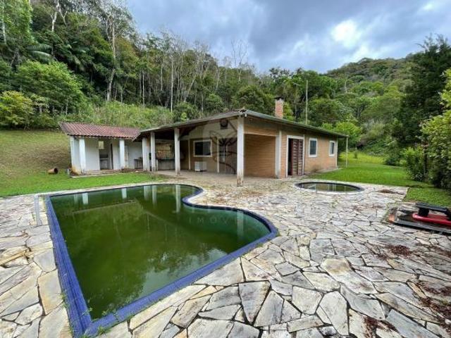 Sítio rico em água, cachoeira, nascente e riacho 49.000m²