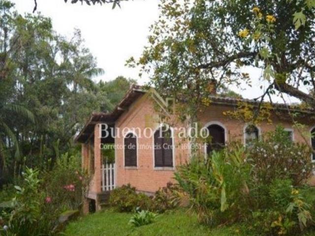Sítio rico em água em Juquitiba, com diversidade de árvores frutíferas, oportunidade imperdível!