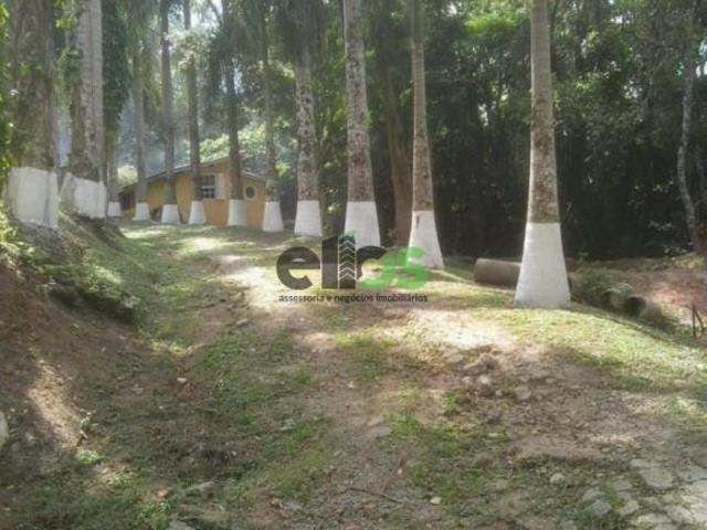 Sitio rodeado pela Mata Atlântica [INTEIRO REFORMADO], c/ 06 casas e MUITO VERDE, 1,73 alqueires à v
