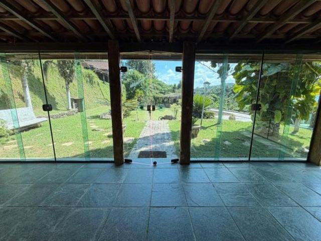 Sítio sofisticado com vista exuberante e natureza única