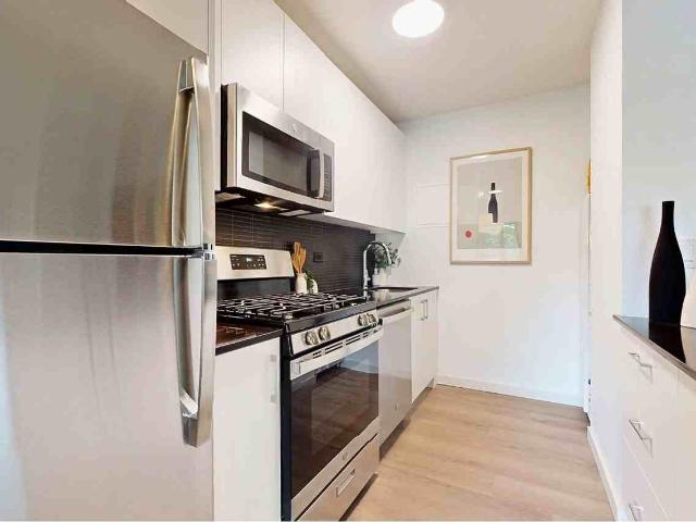 Six40 Studio Apartment for Rent at 640 E Armour Blvd, Kansas City, MO 64109 North Hyde Park