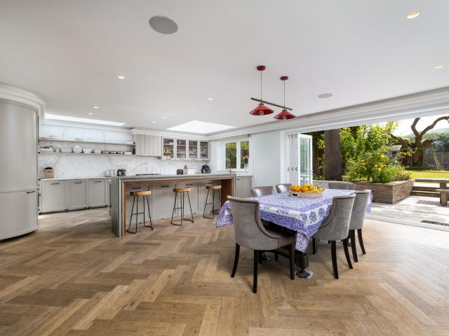 Six bedroom family house with a swimming pool, cinema and generous garden