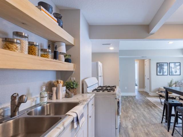 Six on 6th 3 Bedroom Apartment for Rent at 2008 6th Ave, Des Moines, IA 50314 River Bend