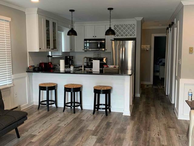 SIX MONTH “WINTER” RENTAL Newly Remodeled 1BR PET