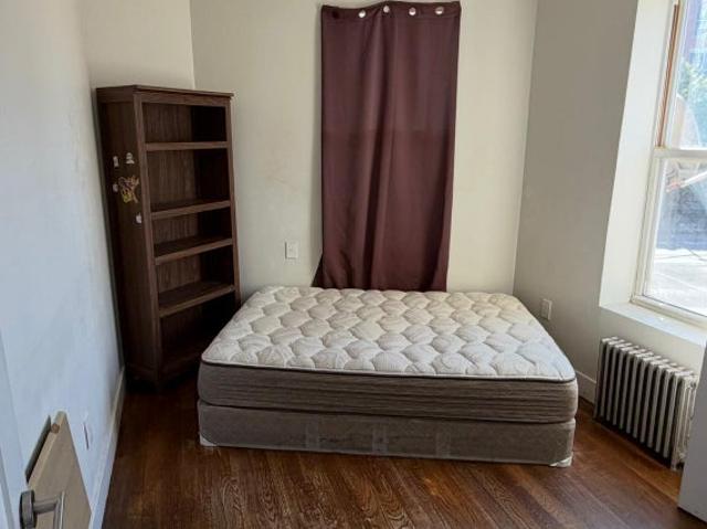 Sizeable room in bright airy apartment available