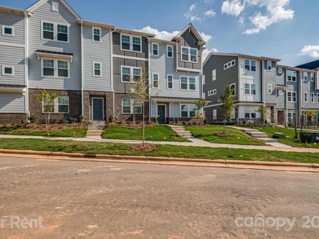 Sizeable rooms in Charlotte