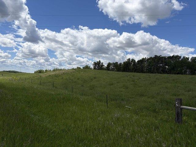 Sjule Rd, Bottineau, ND 58318