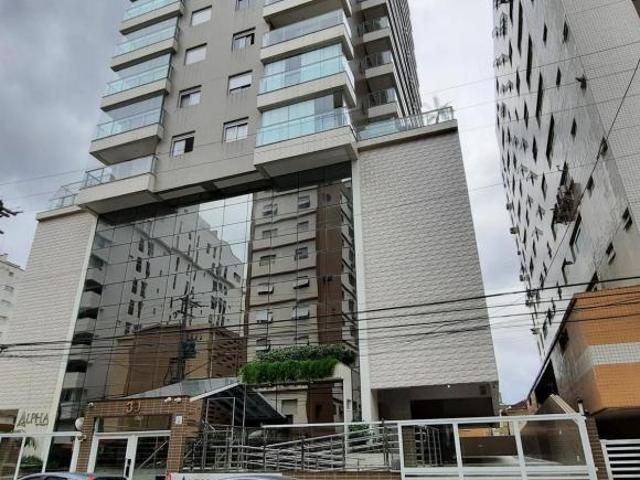 Só 150 metros da Praia do Embaré, com 2 suítes, varanda gourmet, 2 vagas. Este apto pode ser seu !