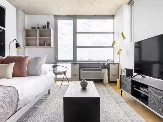 So Nu Digs, 1515 N Fremont St, Goose Island Studio 1 Bath