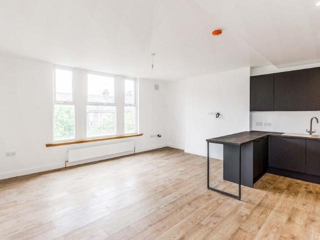 Somerfield Road, Highbury, London, N4 3 bed flat to rent £3,684 pcm £850 pw