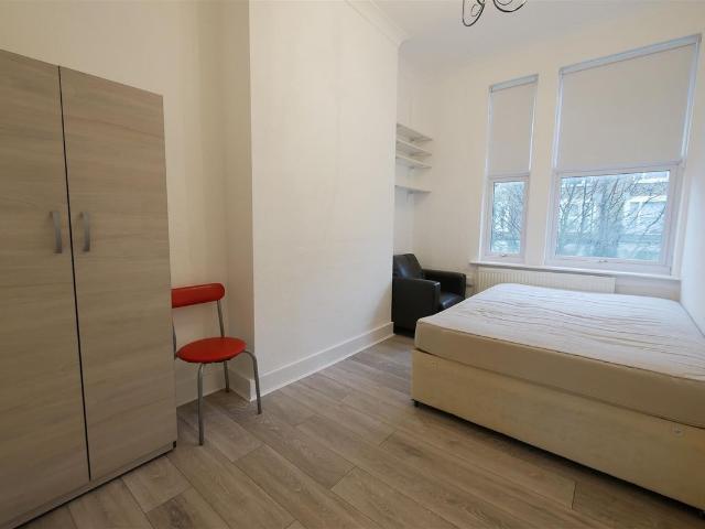 Somerfield Road, London N4, 2 bed flat to rent, £2,150 pcm | PrimeLocation