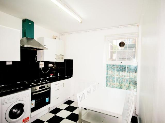 Somerford Street, E1 5DX 4 bed flat to rent £3,000 pcm £692 pw