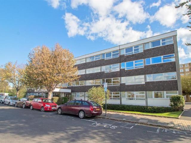 Somerhill Road, Hove 2 bed apartment to rent £1,450 pcm £335 pw