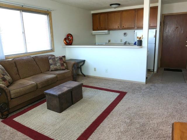 Somerset Court 1 Bedroom Apartment for Rent at 2717 N 73rd St, Omaha, NE 68134 Benson Gardens