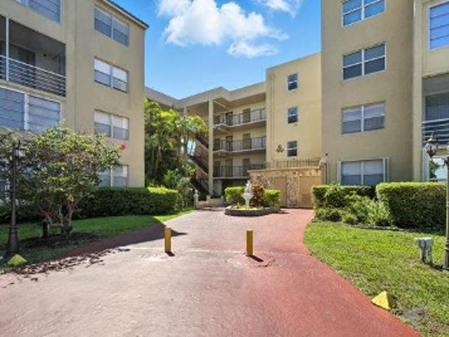 Somerset Dr Apt 101