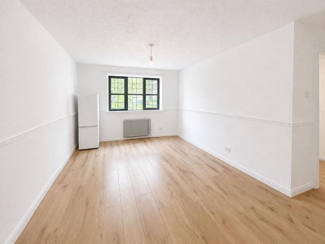 Somerset Gardens N17, 1 bed flat to rent, £1,550 pcm | PrimeLocation