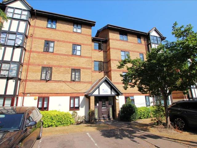 Somerset Gardens, Creighton Road. 2 bed flat to rent £1,650 pcm £381 pw
