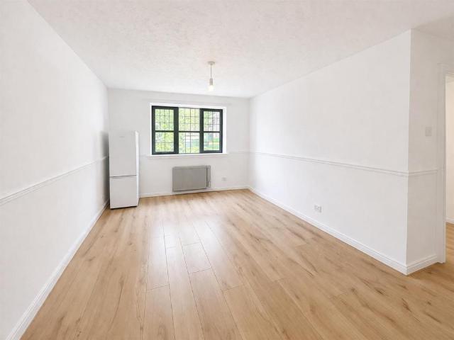 Somerset Gardens, London N17 1 bed flat to rent £1,550 pcm £358 pw