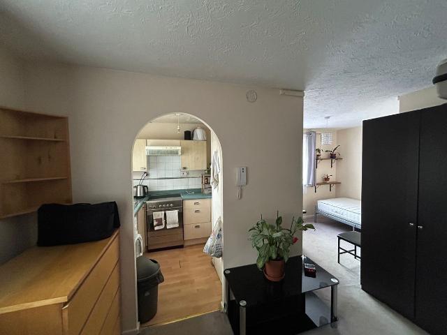 Somerset Gardens, White Hart Lane, London N17, 1 bed flat to rent, £1,400 pcm | PrimeLocation