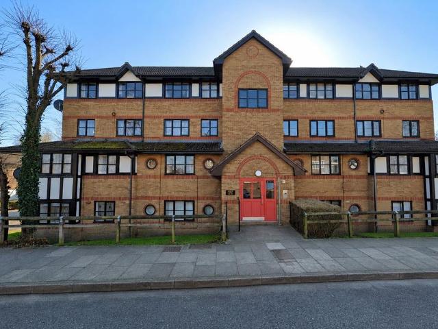 Somerset Gardens, White Hart Lane, London N17, 1 bed flat to rent, £1,650 pcm | PrimeLocation