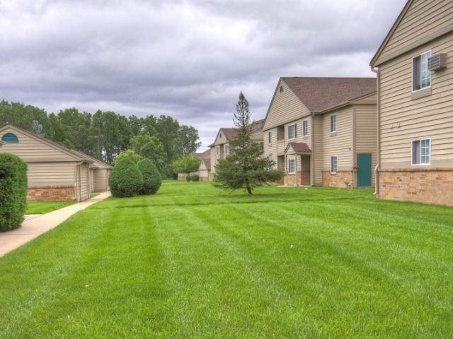 Somerset Oaks Apartments and Townhomes 2 Bedroom Apartment for Rent at 7400 Oak Park Village Dr, St. Louis Park, MN 55426 Oak Hill